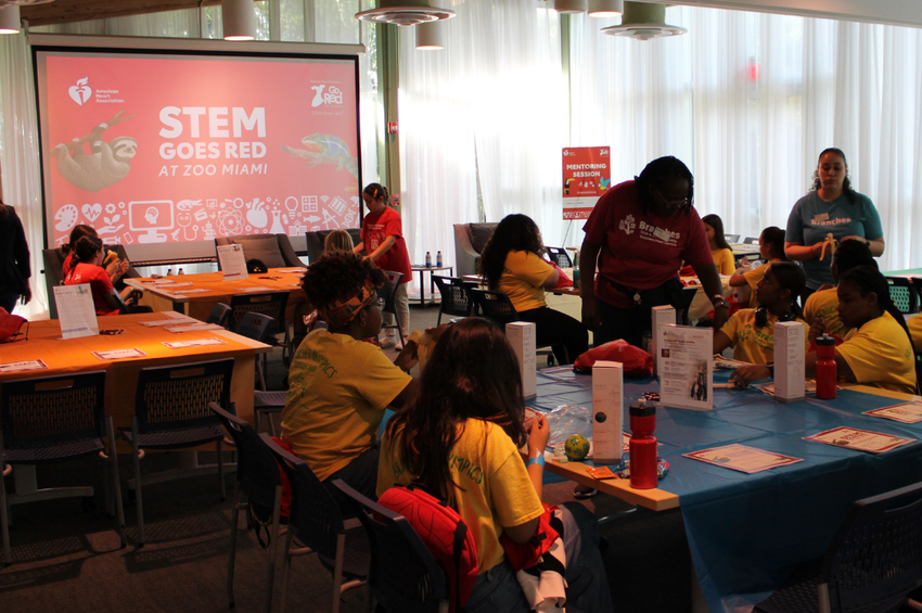 Photo | Students gathered for mentoring panel discussion | American Heart Association